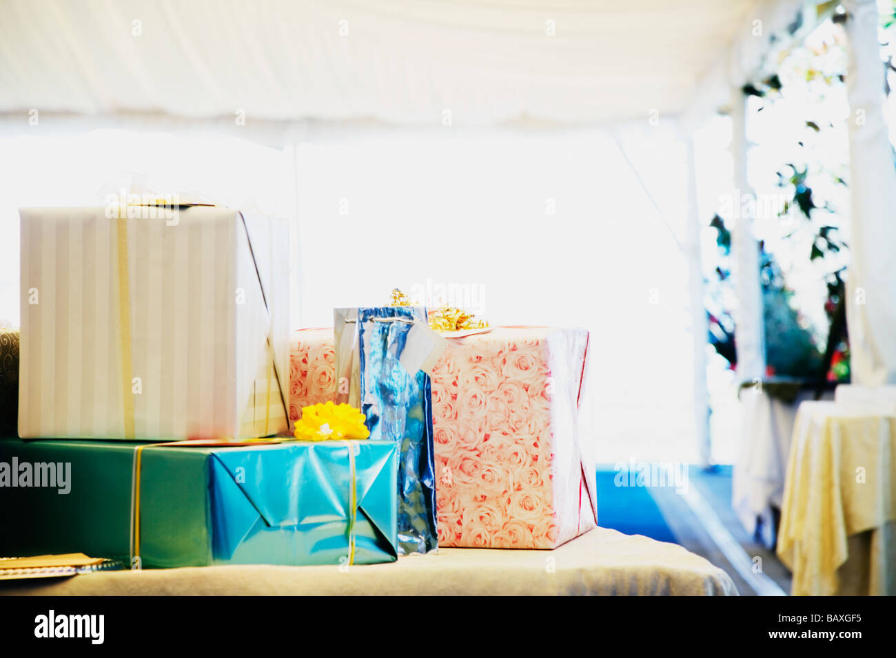 Wedding gifts hi-res stock photography and images - Alamy