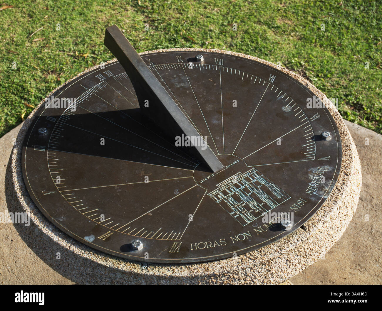 Sun dial hi-res stock photography and images - Alamy