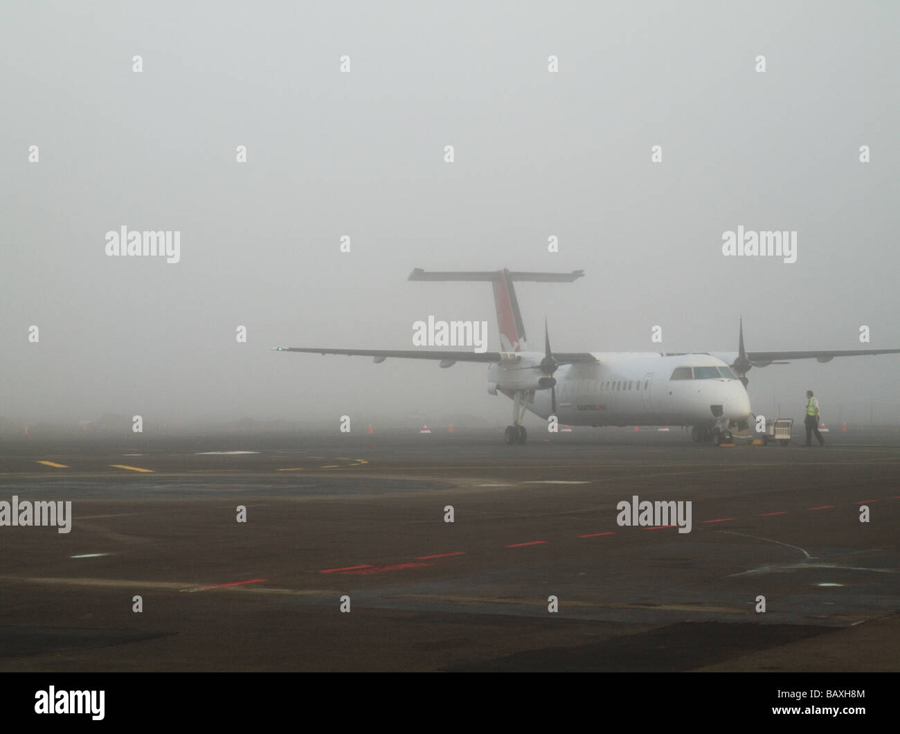Grounded aircraft hi-res stock photography and images - Alamy
