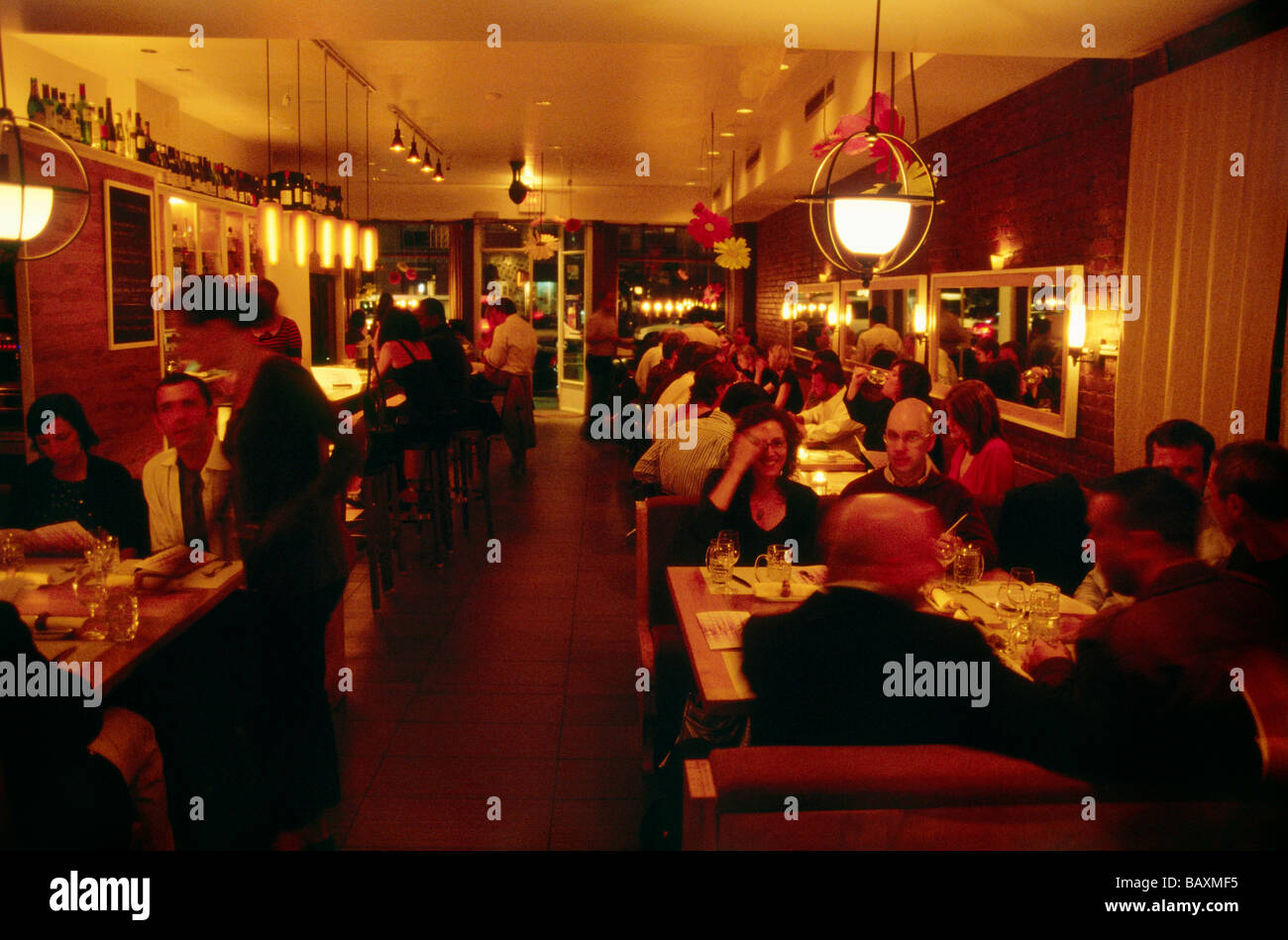 Fully occupied Restaurant Klee Brasserie, Manhattan, New York, USA ...