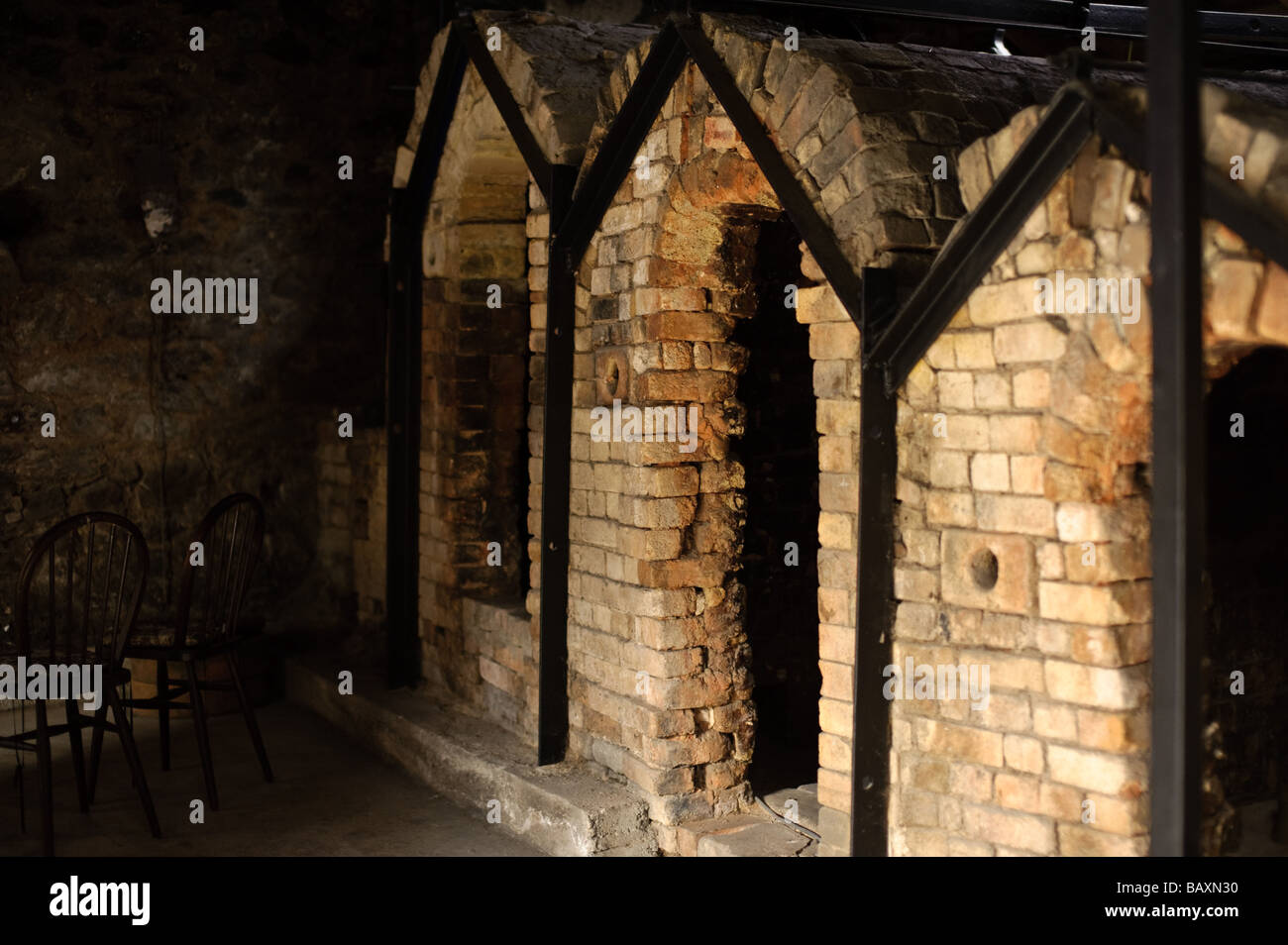 Pottery art gallery hi-res stock photography and images - Alamy