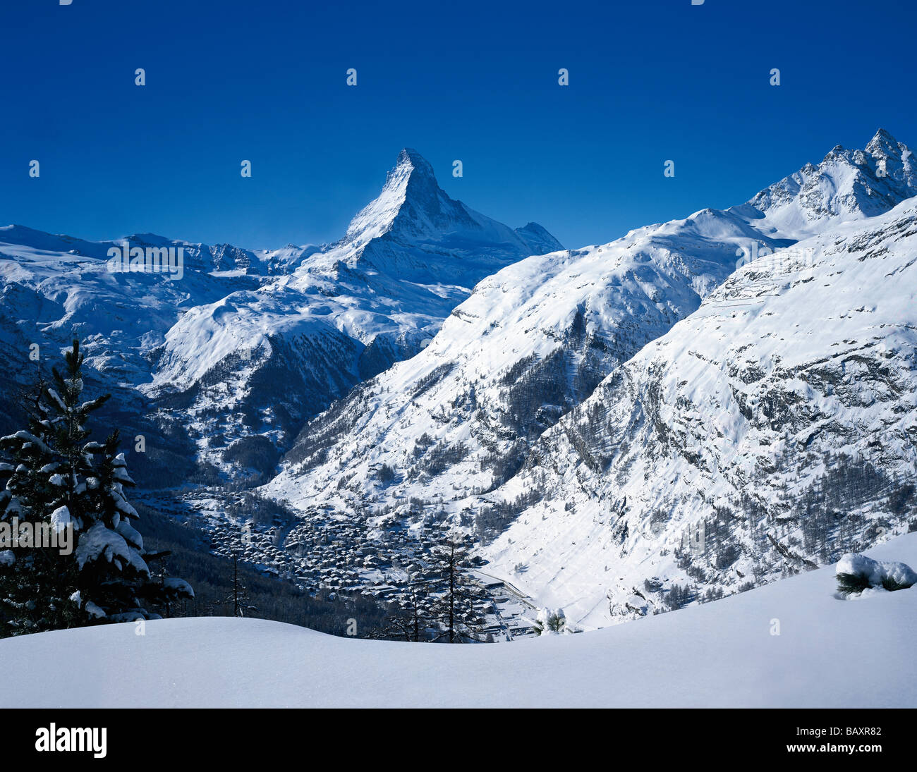 Zermatt matterhorn winter christmas hi-res stock photography and images ...