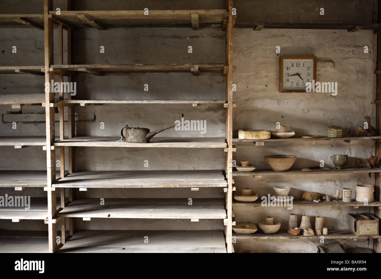 Bernard leach pot hi-res stock photography and images - Alamy