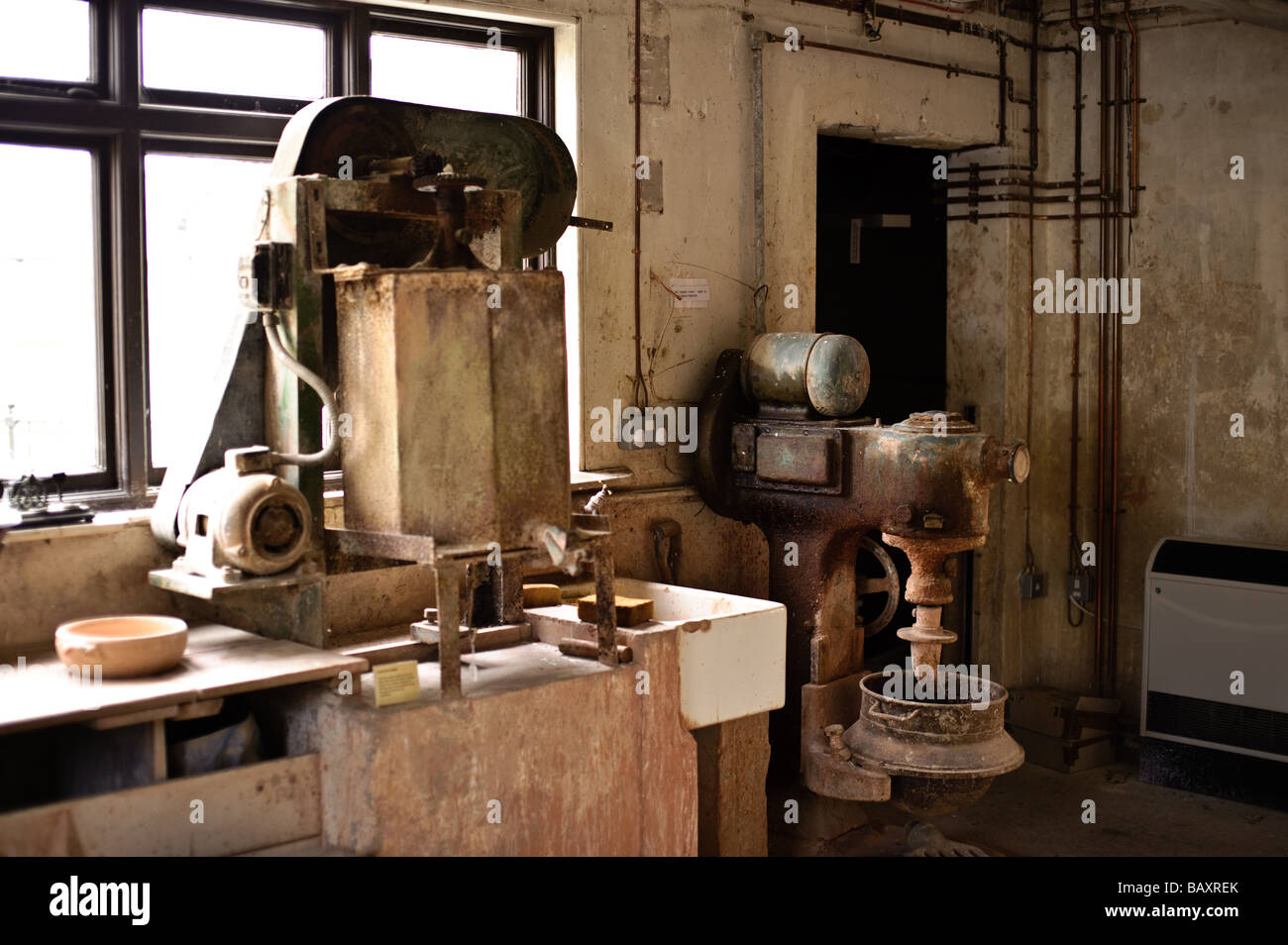 Leach pottery st ives hi-res stock photography and images - Alamy