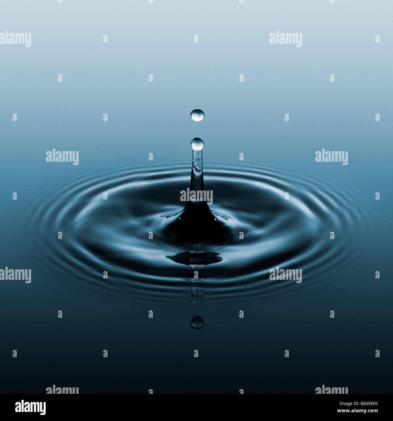 Rebound water drop hi-res stock photography and images - Alamy