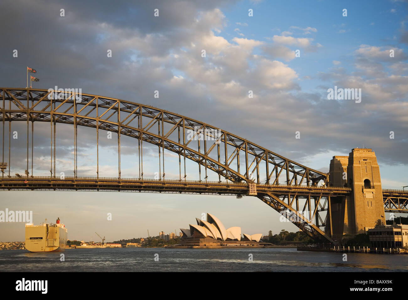 Departing container ship passing the city's iconic Harbour Bridge and ...