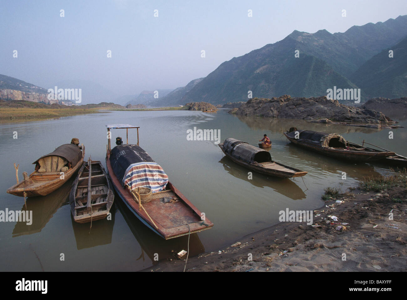 Fishing boats on the river Yangtze, Yangtsekiang, China Stock Photo - Alamy