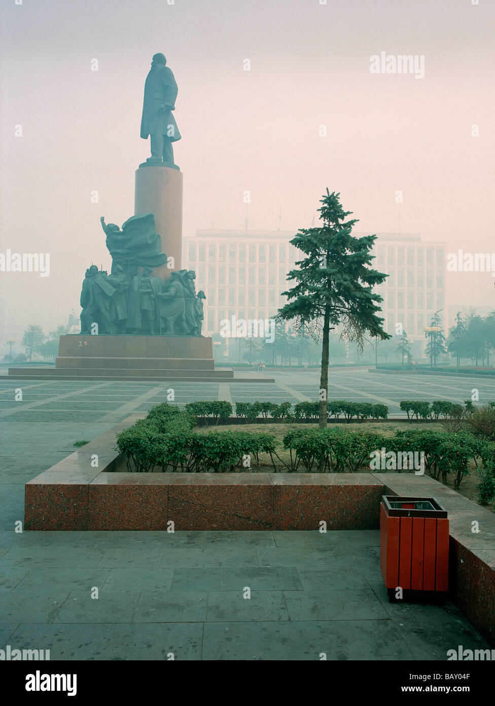 The statue of Lenin in the smog, October Square, Moscow, Russia Stock ...