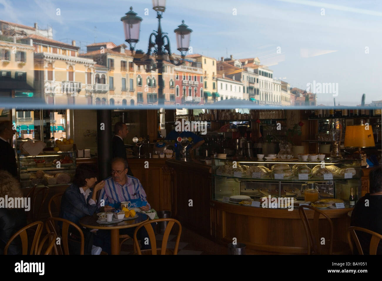 City appearance reflection buildings hi-res stock photography and ...