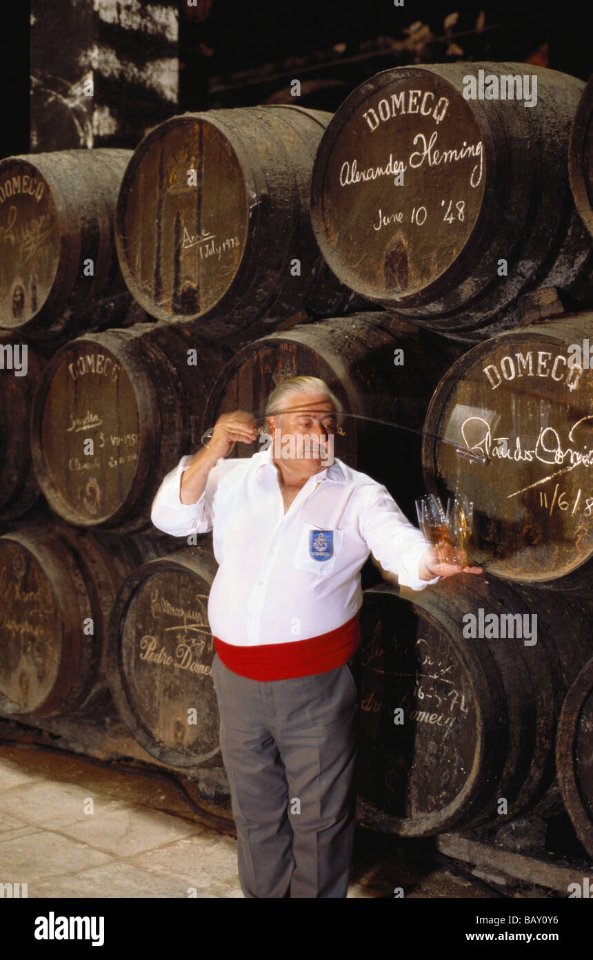 Pouring samples hi-res stock photography and images - Alamy