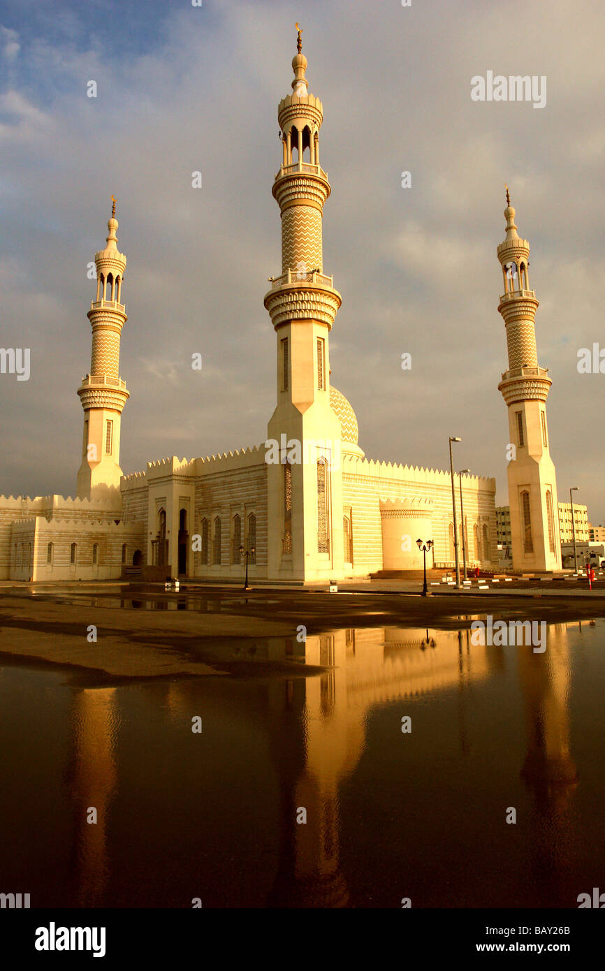 Mosque rak uae hi-res stock photography and images - Alamy
