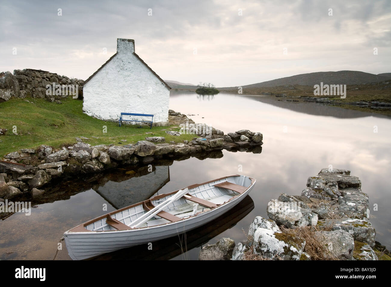 Cottage house boat hi-res stock photography and images - Alamy