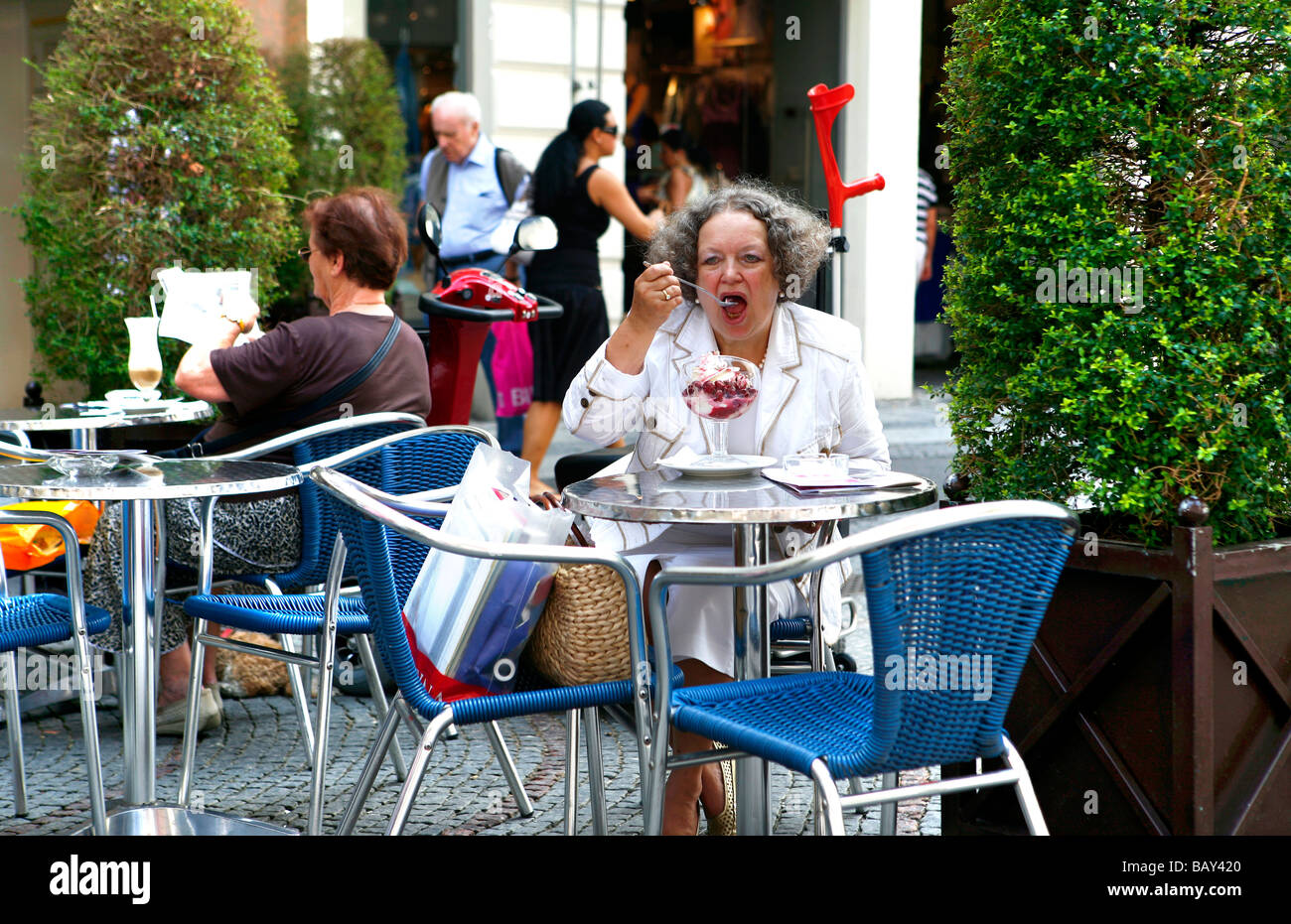 People in a cafe, Kaertner Strasse, Vienna, Austria Stock Photo - Alamy