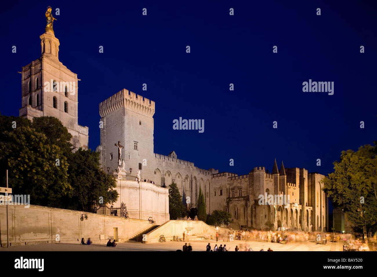 The illuminated Palace of the Popes in the evening, Avignon, Vaucluse ...
