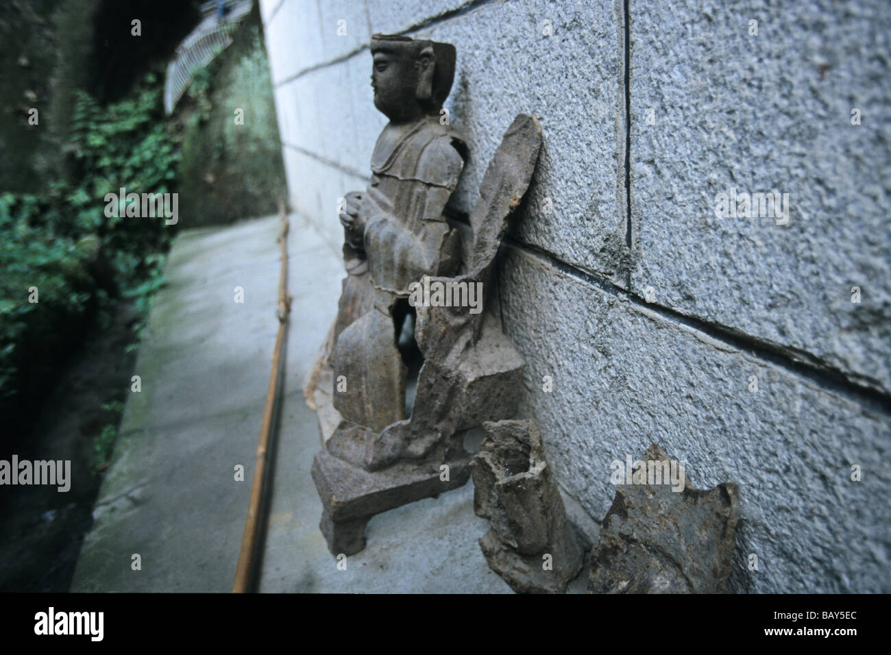 Destroyed statues at the wall of a monastery, Hua Shan, Shaanxi ...