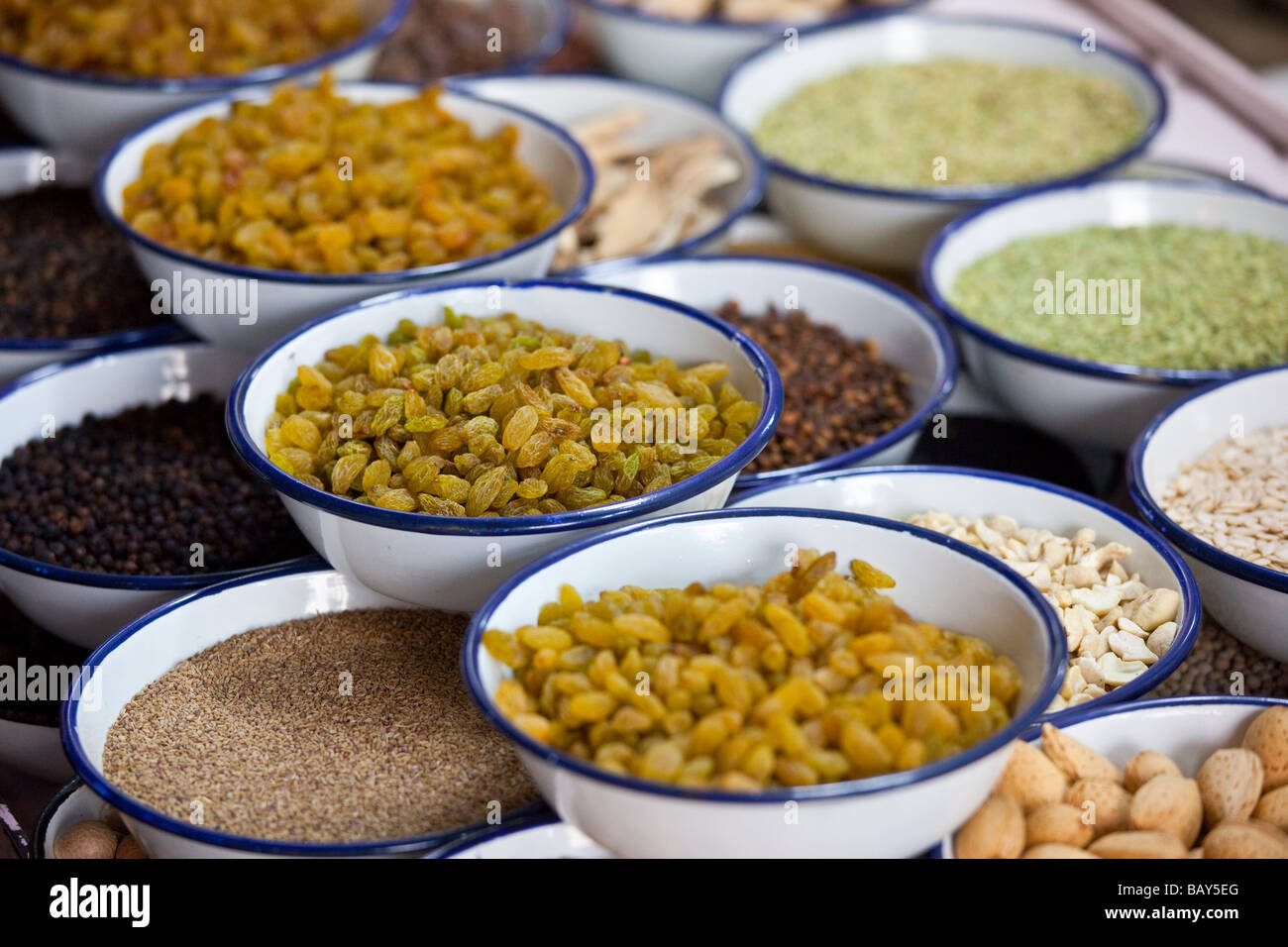 Whole spices hi-res stock photography and images - Alamy