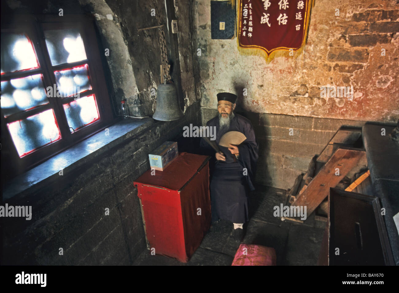 Monk guard, Mount Wudang, Wudang Shan, Taoist mountain, Hubei province ...