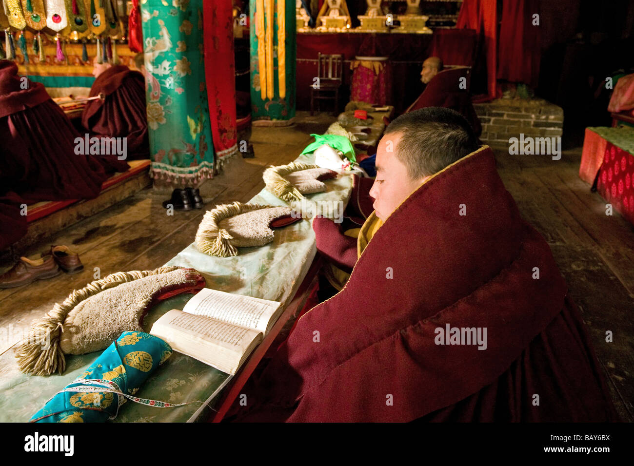 Prayer ceremony in Pusa Ding monastery, yellow cap monks, Wutai Shan ...