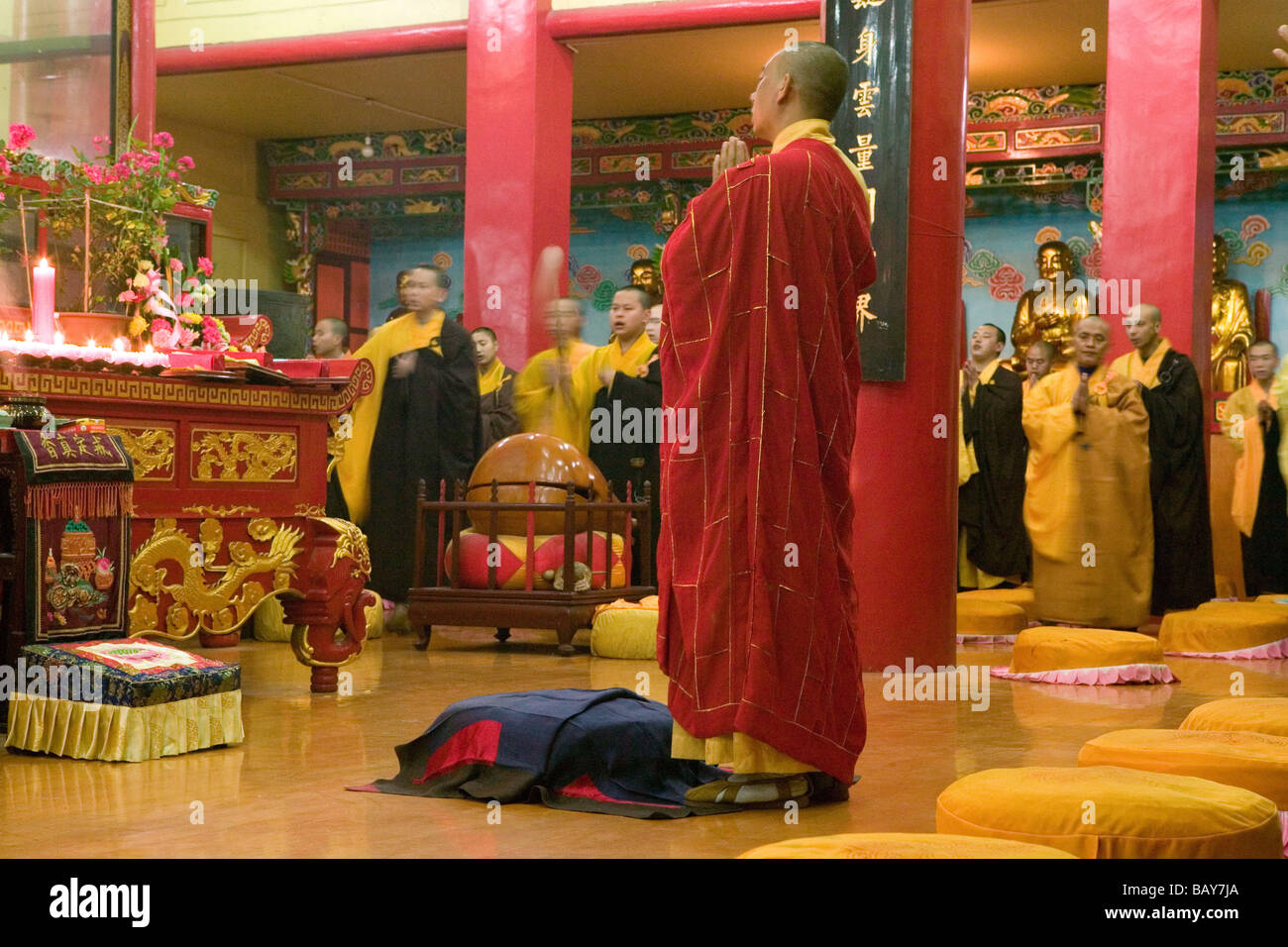 Praying monks at the main hall of the Wannian monastery, Emei Shan ...