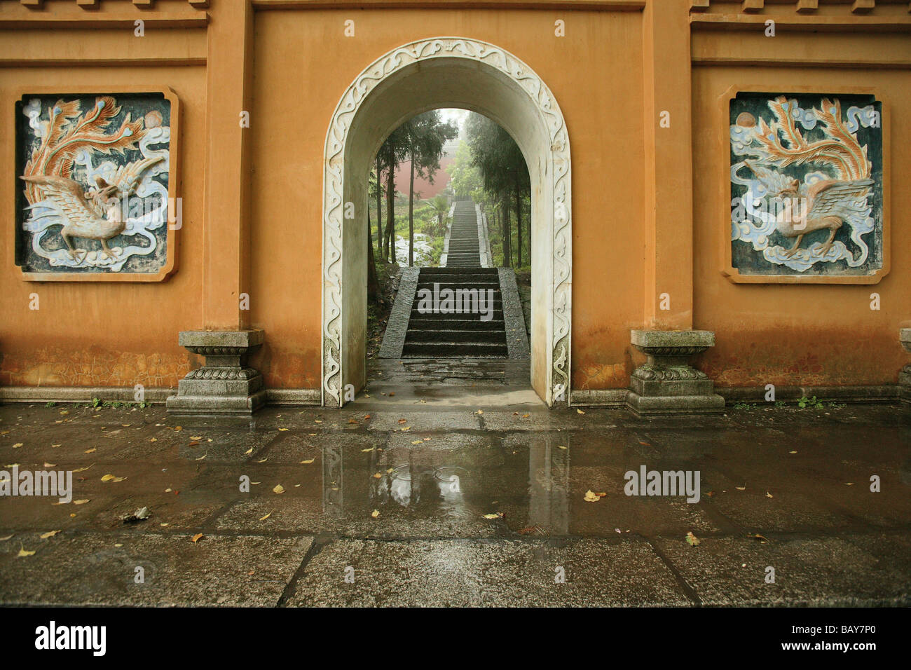 Entrance gate of the nunnery Huangting, Heng Shan South, Hunan province ...