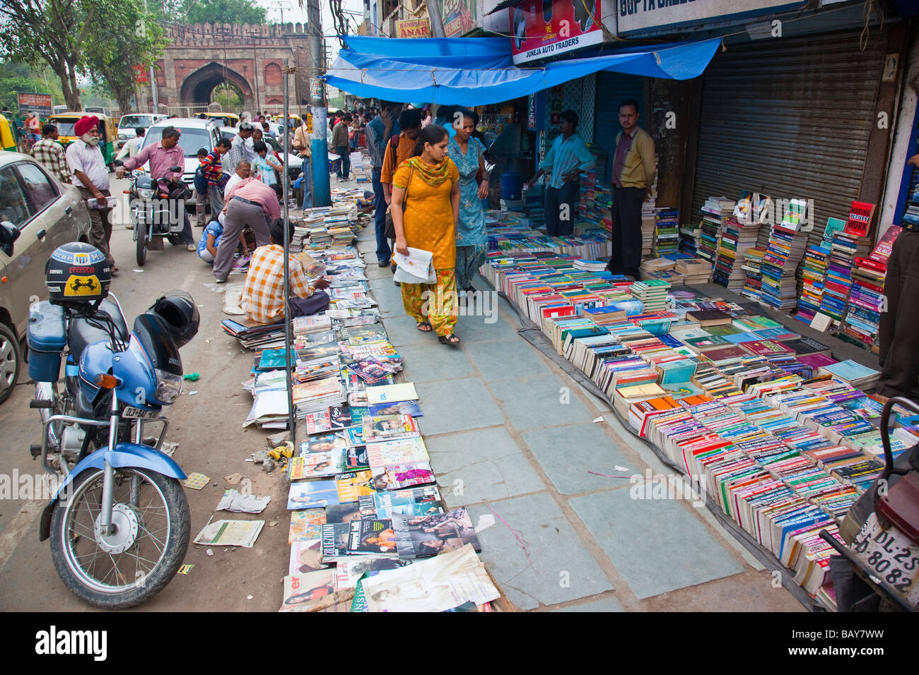 Old book bazaar hi-res stock photography and images - Alamy