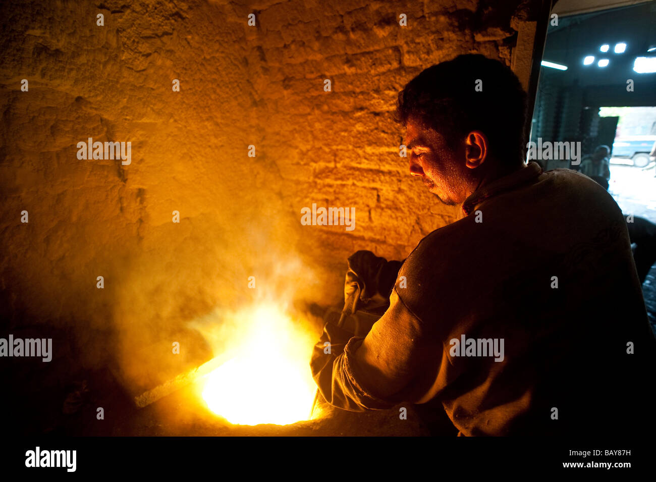 Brass foundry hi-res stock photography and images - Alamy