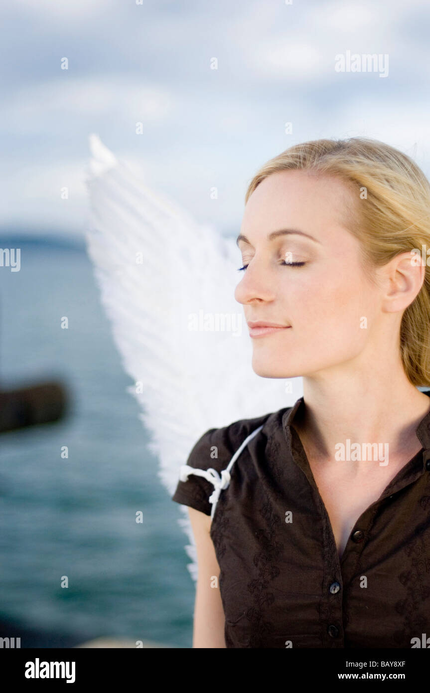 Angel head and wings hi-res stock photography and images - Alamy