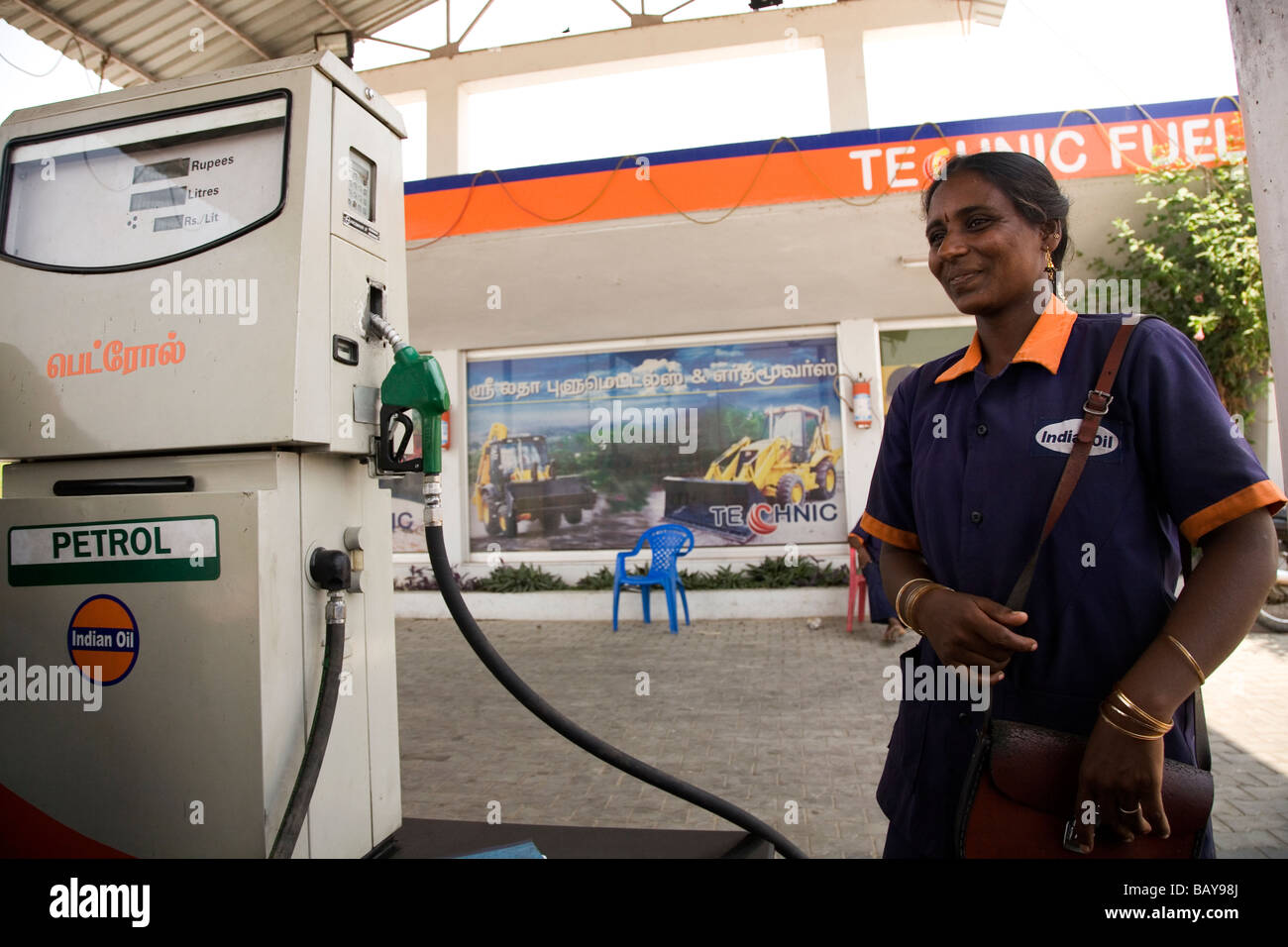 Woman in filling station hi-res stock photography and images - Alamy