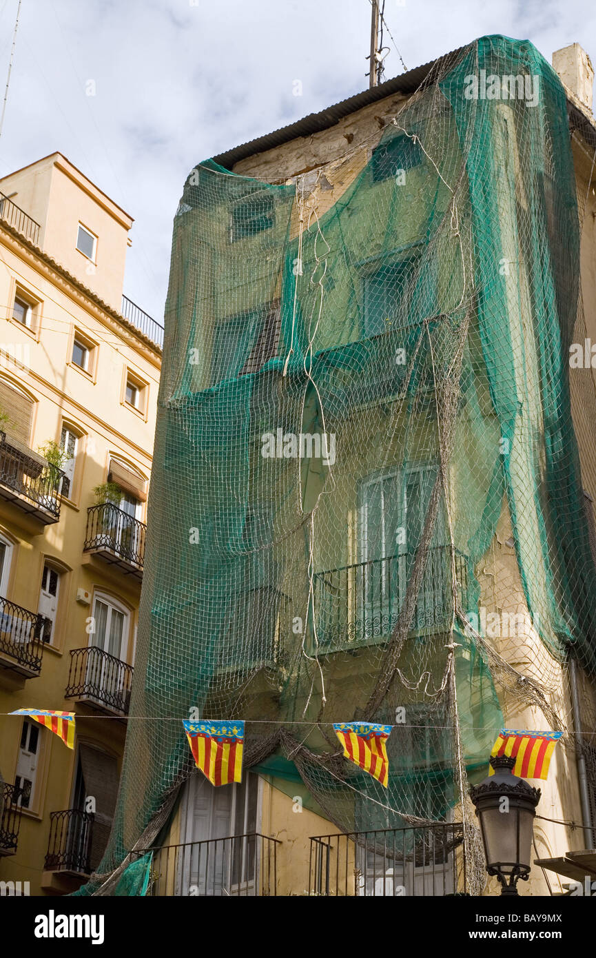 Falling to bits hi-res stock photography and images - Alamy