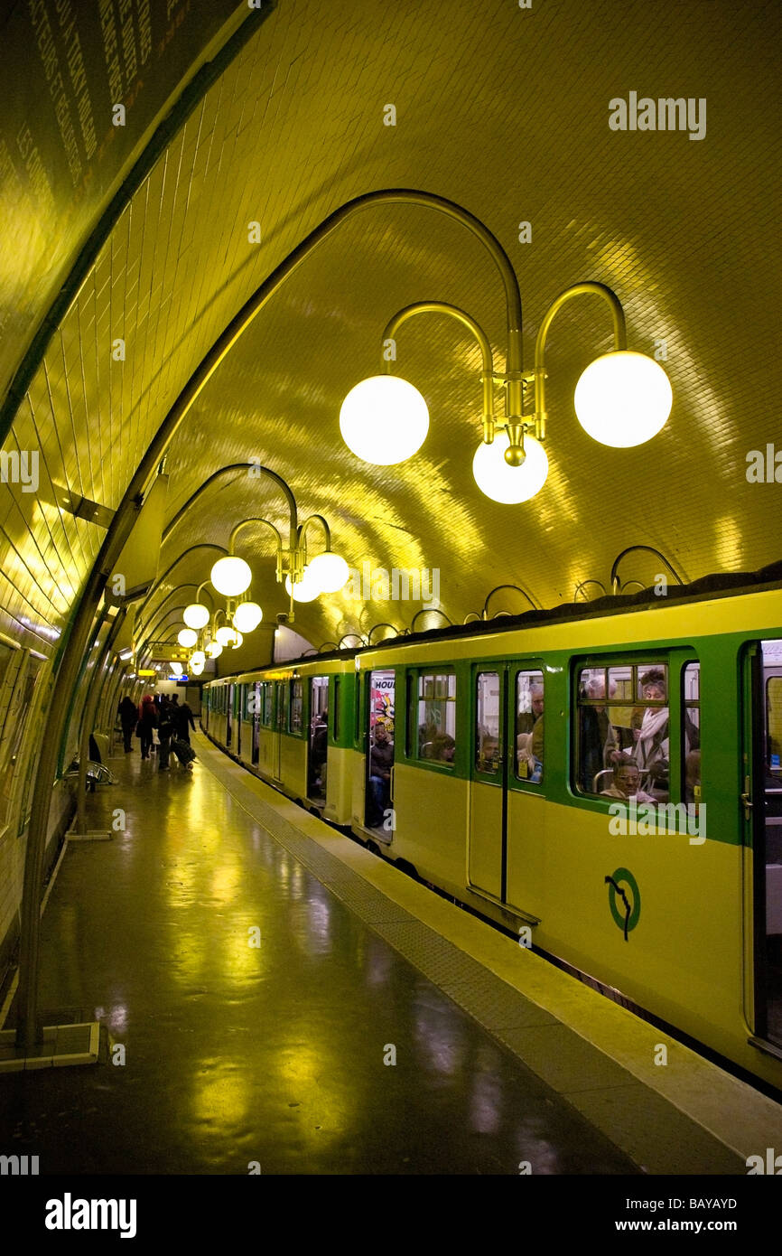 Passengers subway paris france hi-res stock photography and images - Alamy