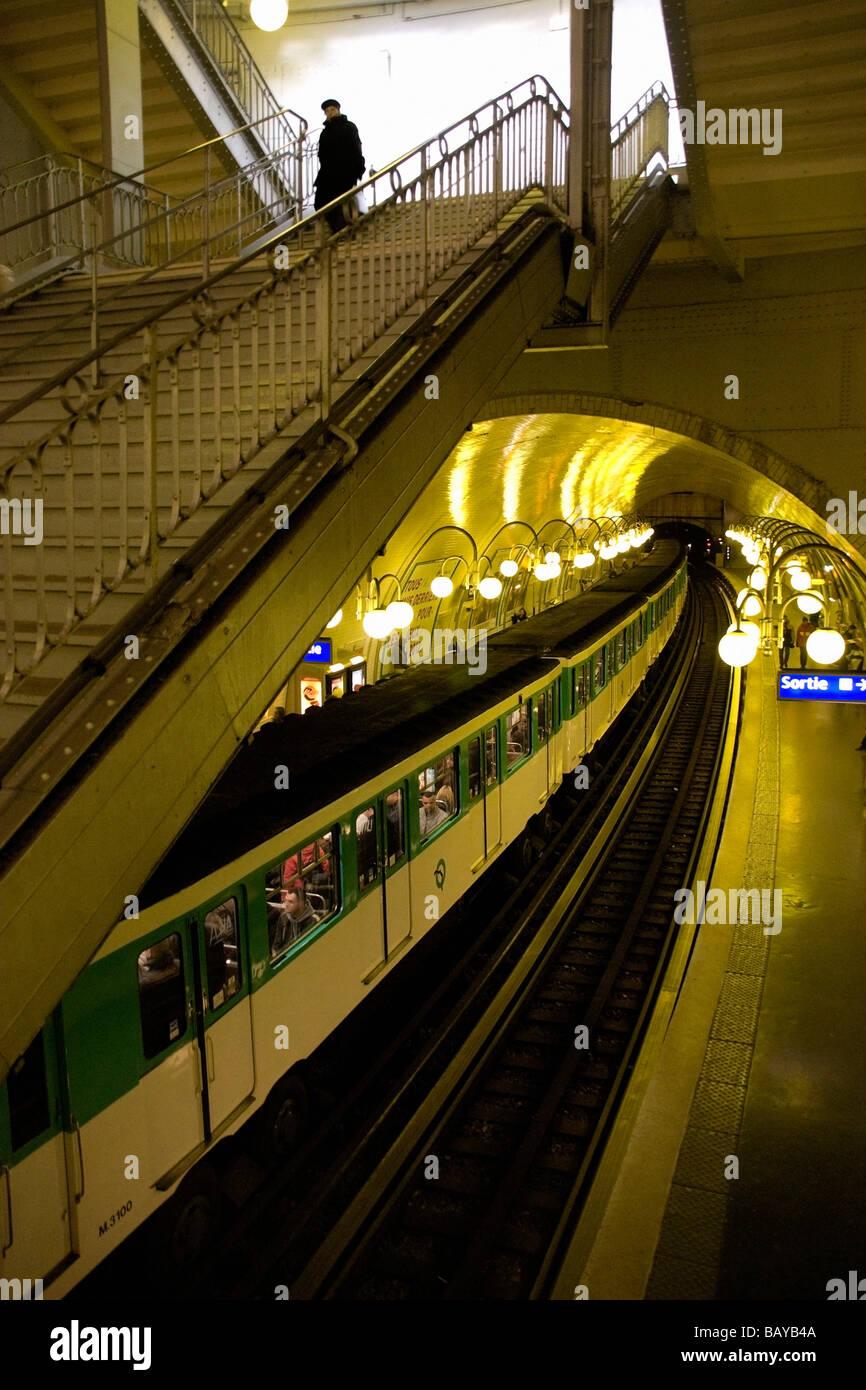 Passengers subway paris france hi-res stock photography and images - Alamy