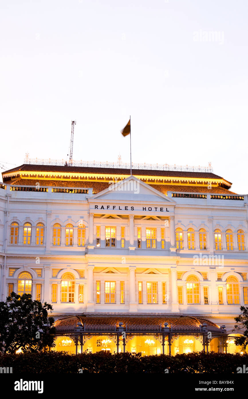 Raffles hotel singapore hi-res stock photography and images - Alamy