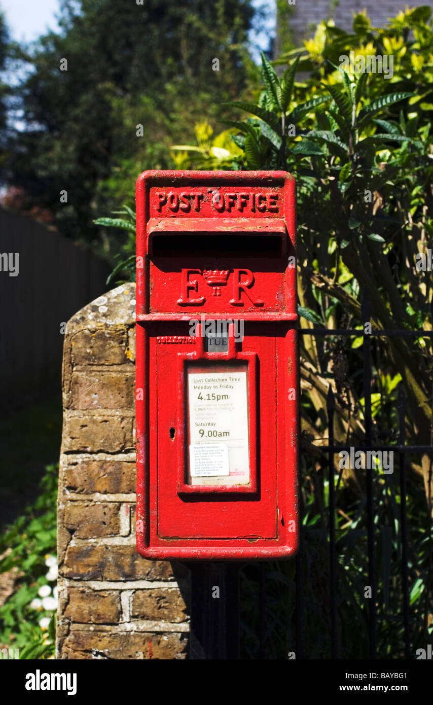 Traditional red wall mounted Royal Mail postbox Stock Photo - Alamy