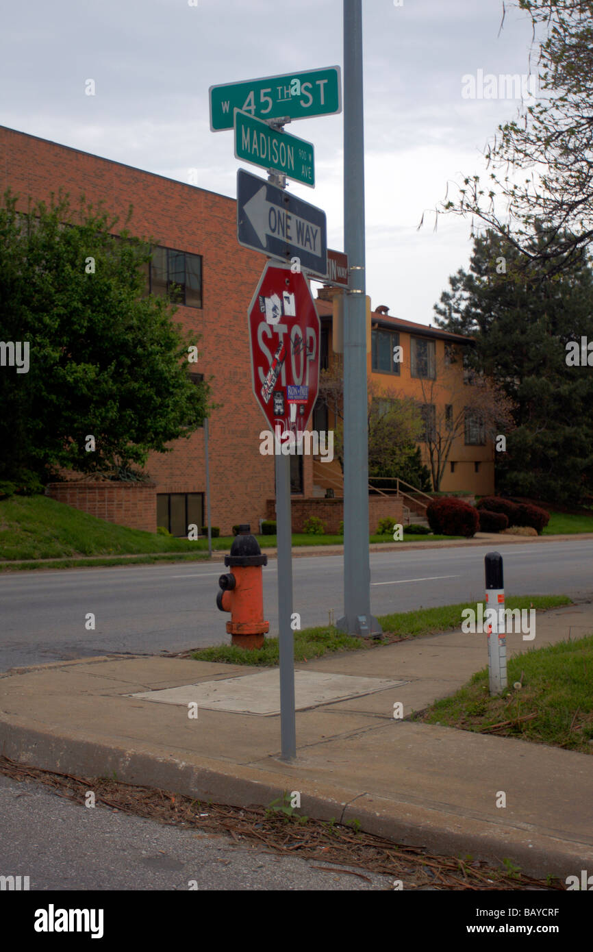 Stop sign graffiti hi-res stock photography and images - Alamy