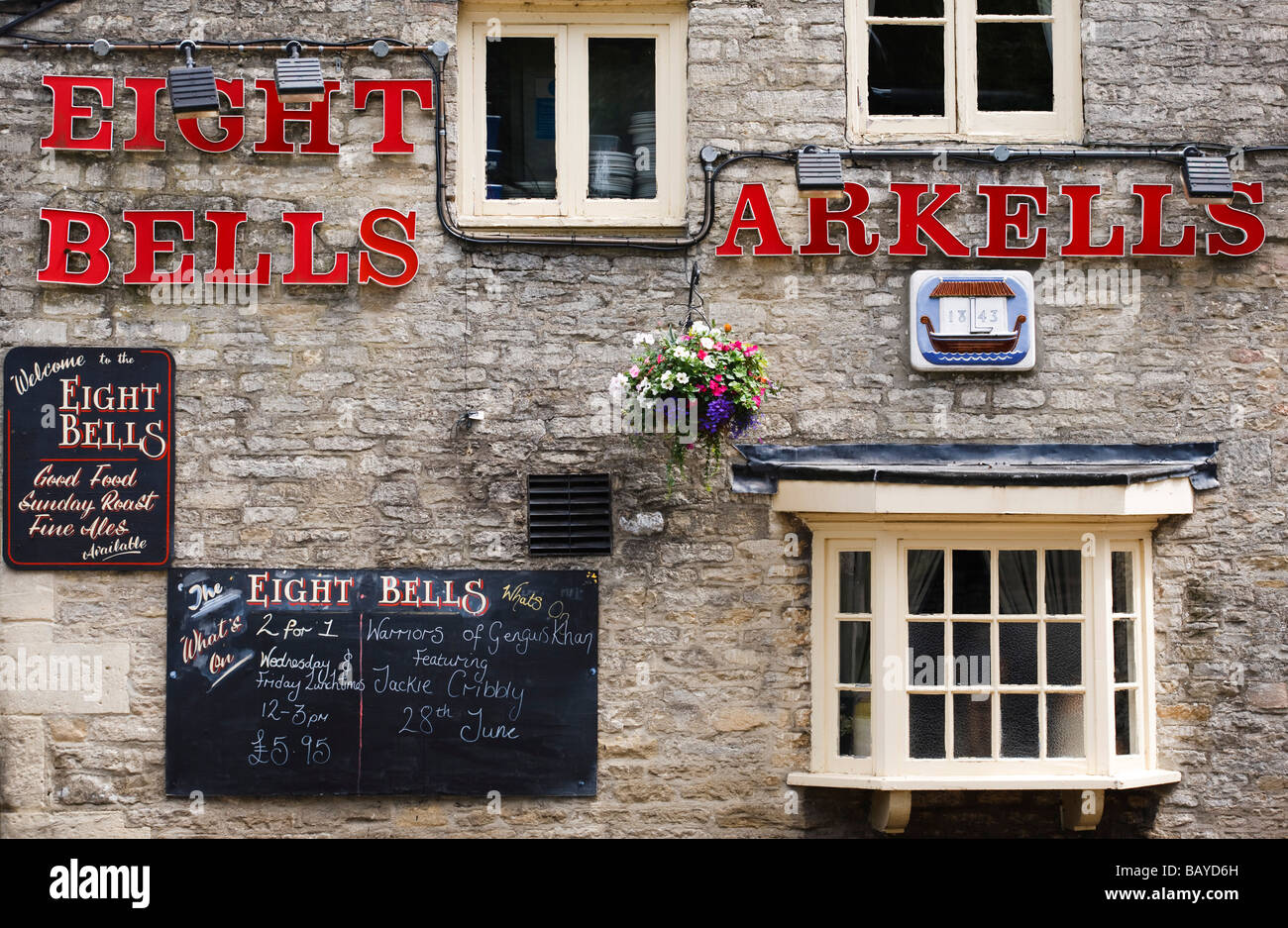 8 Bells Pub, Fairford, Gloucestershire Stock Photo - Alamy