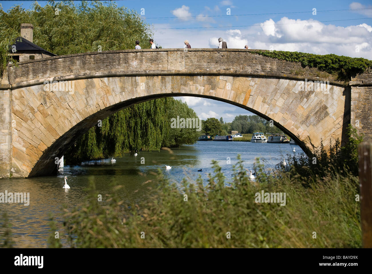 Cotswolds halfpenny bridge hi-res stock photography and images - Alamy