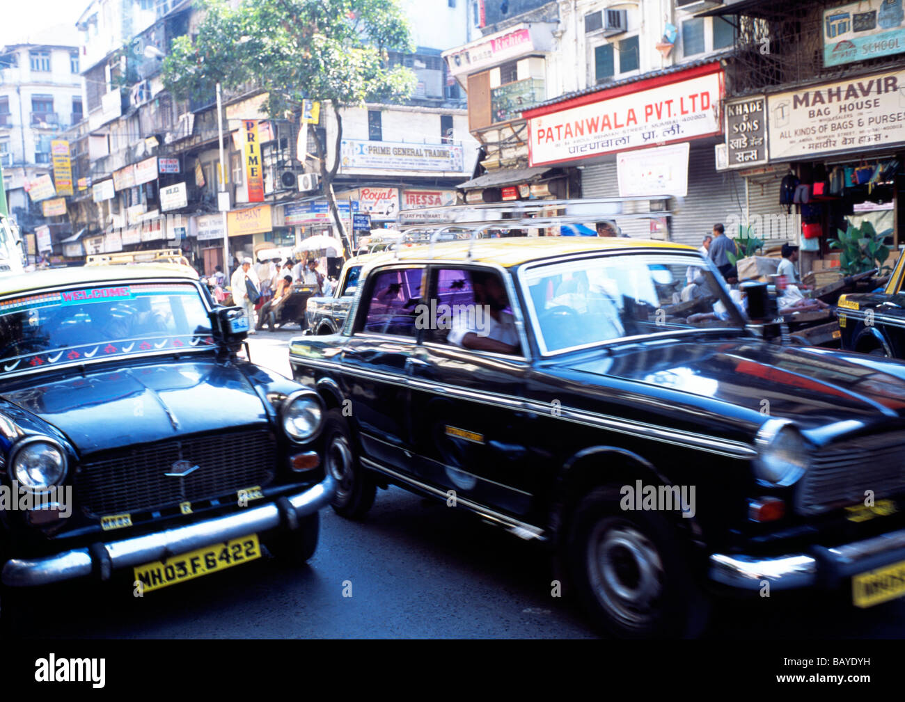 Yellow black mumbai taxi in street hi-res stock photography and images ...