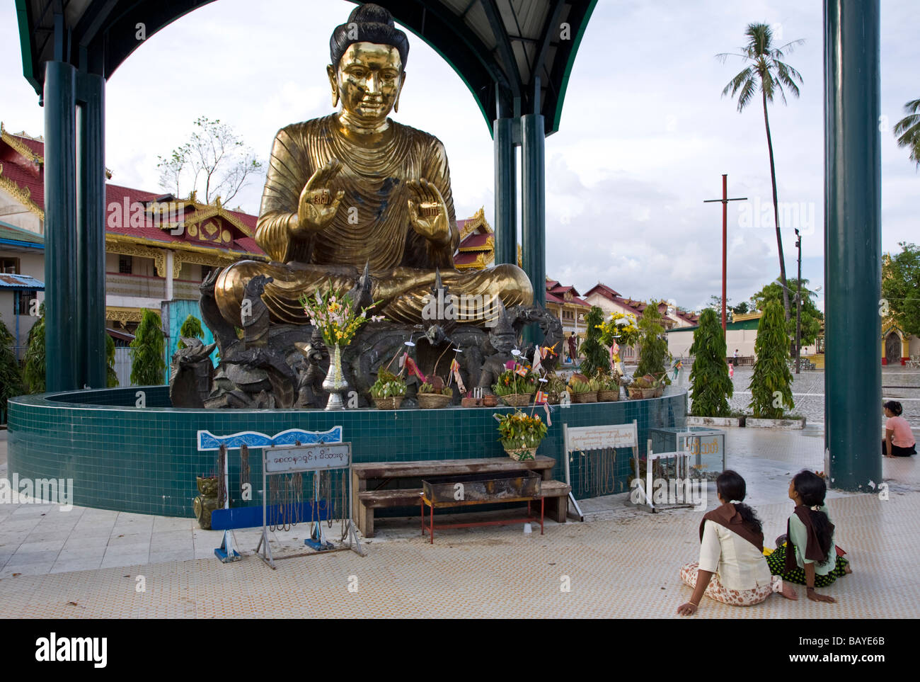 Burmese women worshiping big sitting Buddha. Botataung Paya. Yangon ...