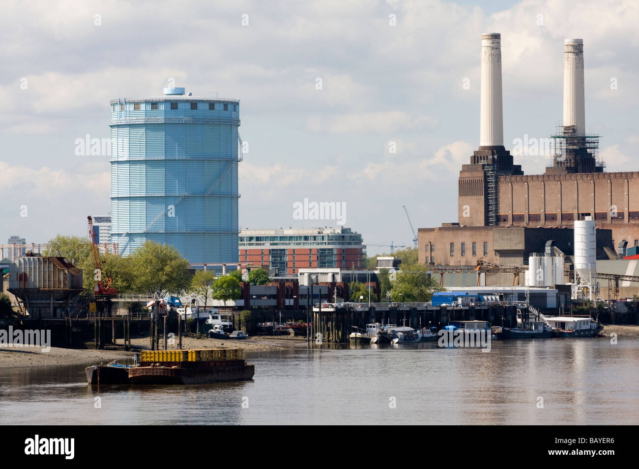 Gas Storage Tank Battersea London England Stock Photo - Alamy