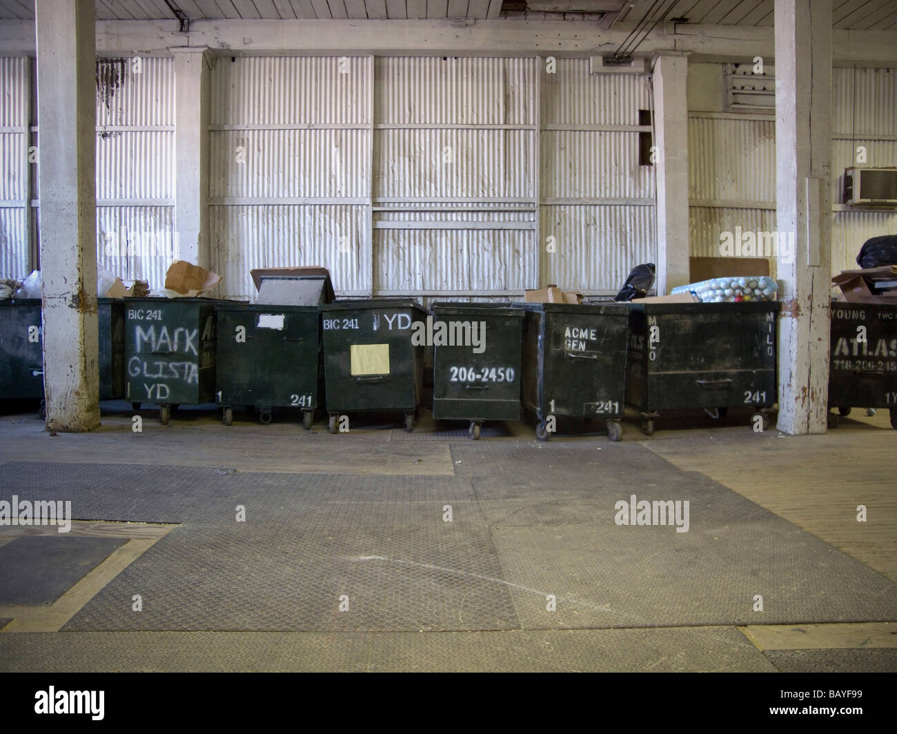 Garbage bin new york usa hi-res stock photography and images - Alamy