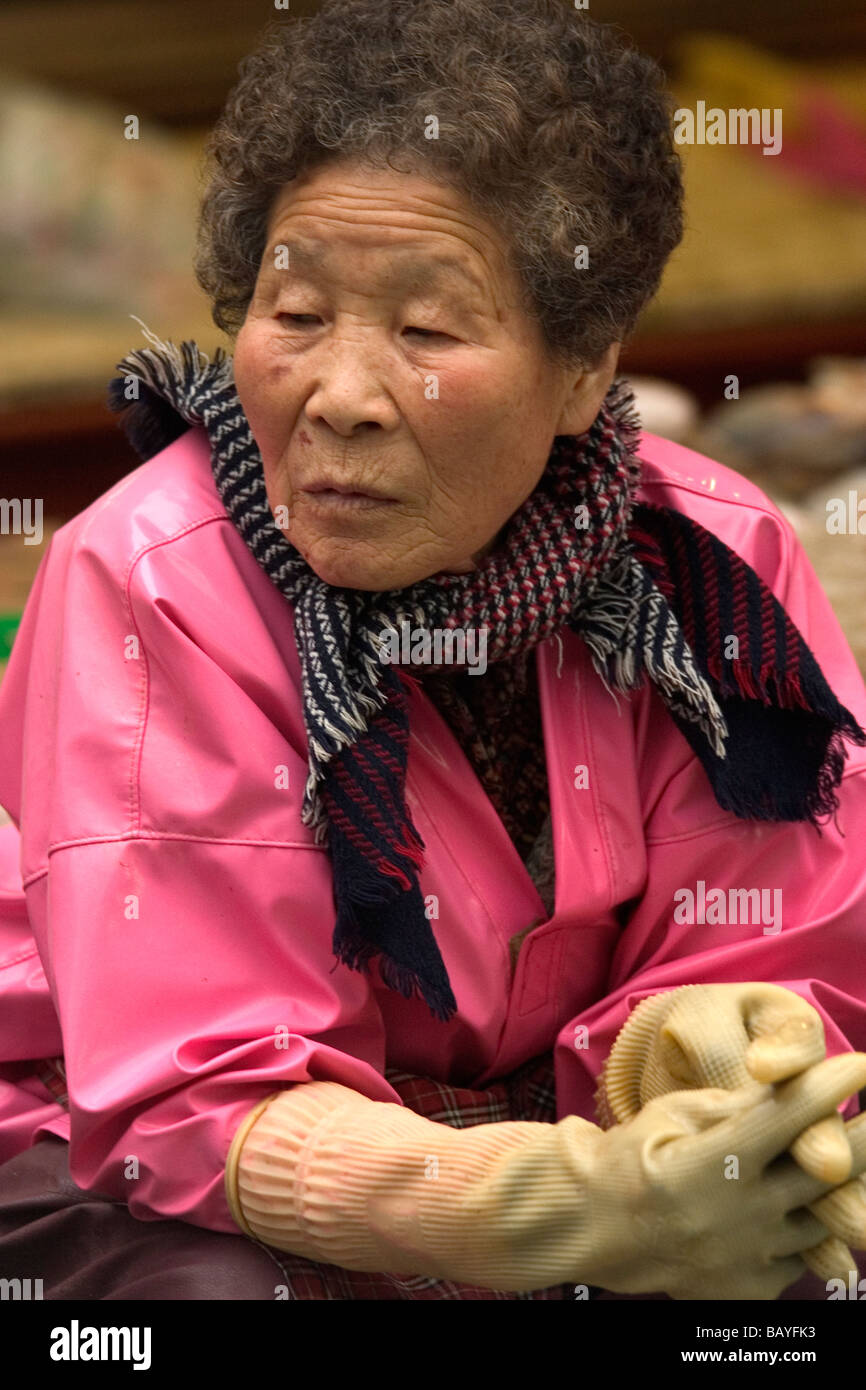 Old korean woman lady hi-res stock photography and images - Alamy
