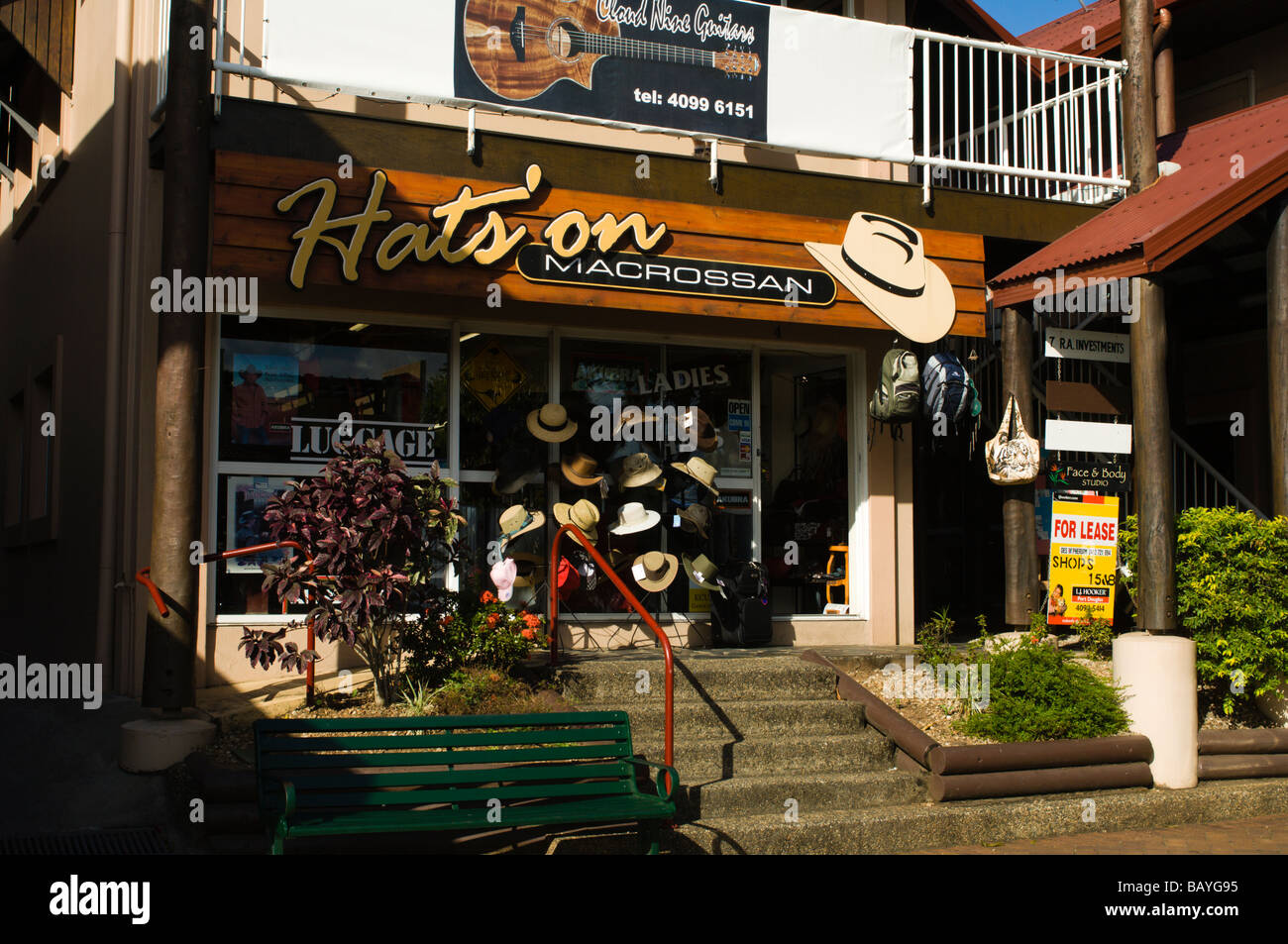 Hat shop in the main street at Port Douglas Stock Photo - Alamy