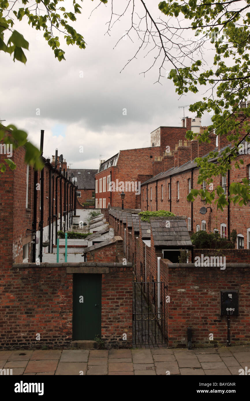 Back to back houses hi-res stock photography and images - Alamy
