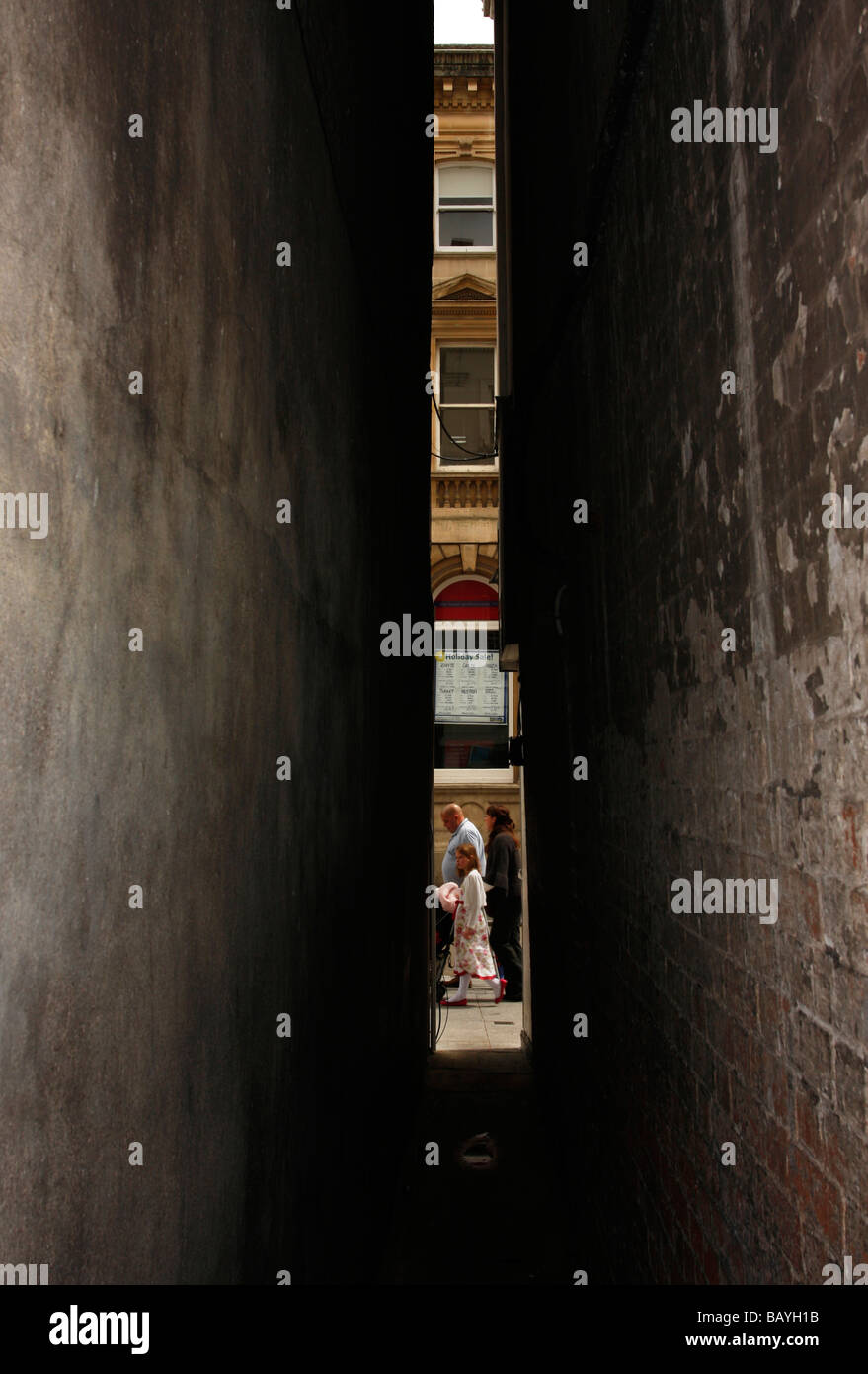 Parliament Street in Exeter, UK, believed to be the World's narrowest ...
