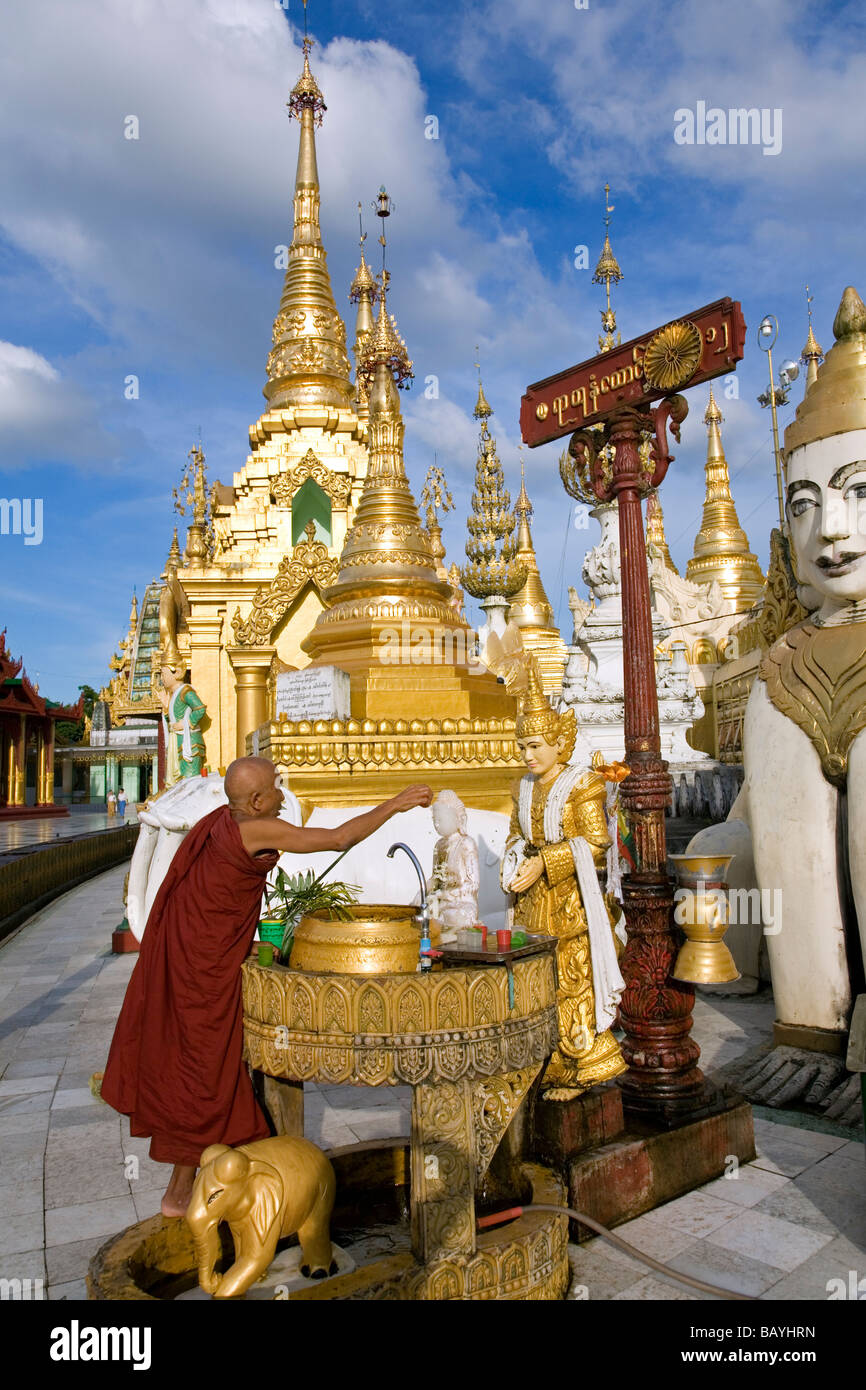 Yangon monk myanmar hi-res stock photography and images - Alamy