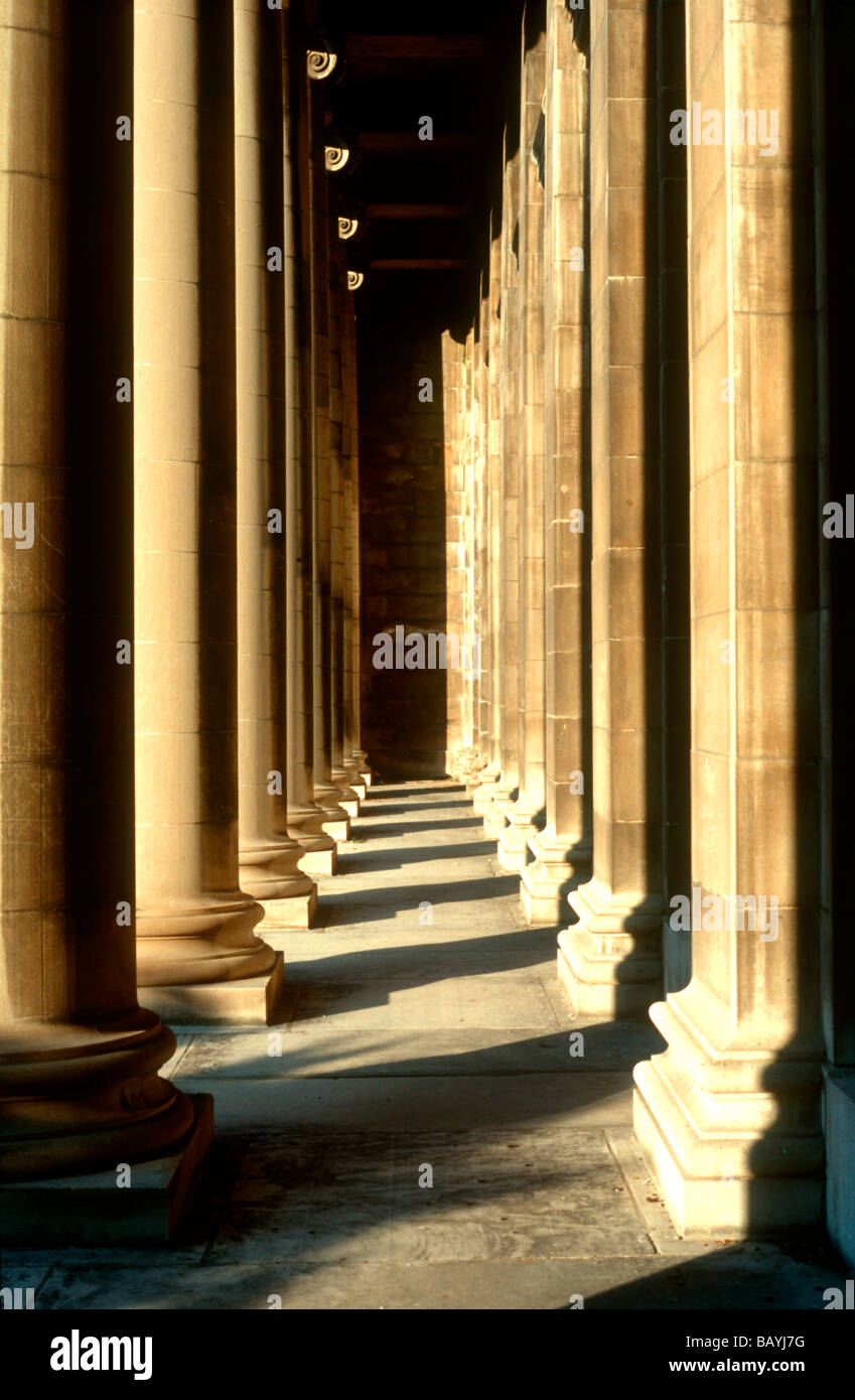 Building with columns Stock Photo - Alamy