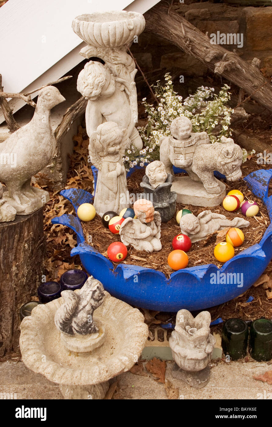 Tacky decorate yard hi-res stock photography and images - Alamy