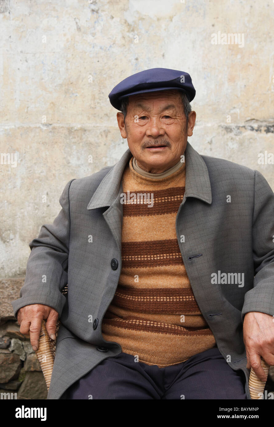 China chinese man male old elderly senior travel hi-res stock ...