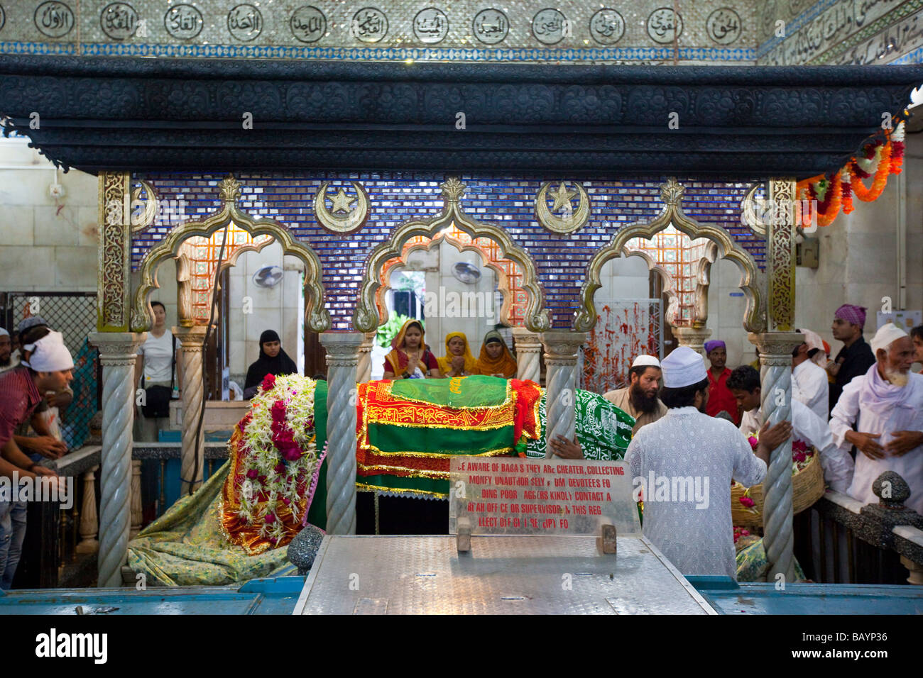 Inside the Tomb of Haji Ali Bukhari in Mumbai India Stock Photo - Alamy