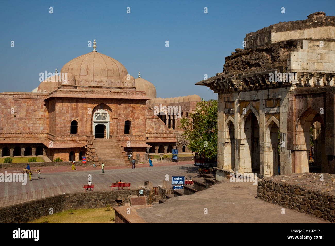 Masjid mahal hi-res stock photography and images - Alamy